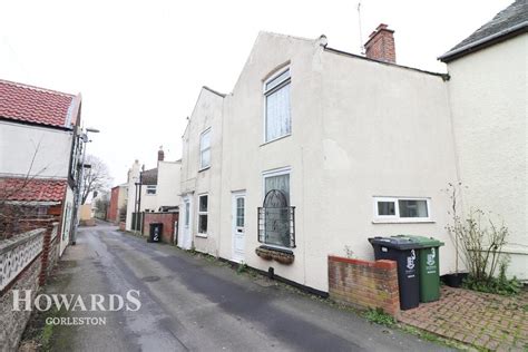 Burnt Lane Gorleston 2 Bed End Of Terrace House £130 000