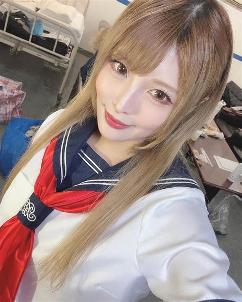 新村あかりさんのインスタグラム写真 新村あかりinstagram 「gigaさんでスケバンしたw 発売お楽しみに♡」10月15日 20時
