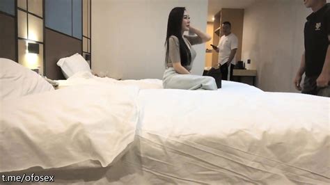 【鑫仔探花】抖音人气主播小姐姐，偶尔兼职做外围，超清4k设备偷拍，极品美乳白又大，激情交合淫荡精彩 Eporner