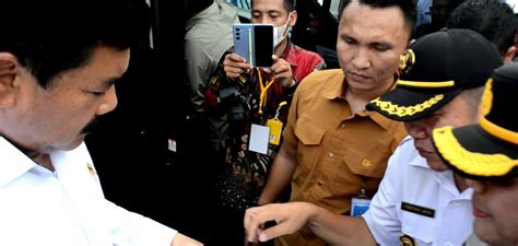 Kades Taman Sari Serahkan Dokumen Ptpn 7 Ke Menteri Atr Bpn Siber88