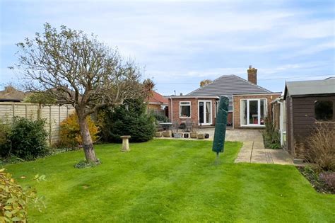Barton Drive Barton On Sea New Milton Hampshire Bh25 7jl 3 Bed
