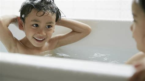 真夏はシャワーでも湯船に浸かりたくなるのはいつ？ Money Plus