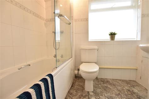 Primrose Close Purley On Thames Reading Village Properties