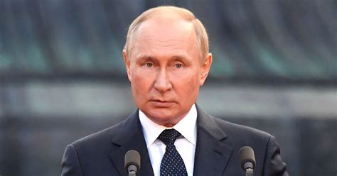 Vladimir Putin To Isolate In Bunker As Flu Outbreak Spreads
