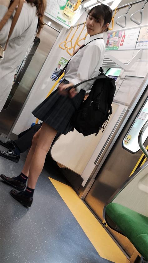 【画像】痴漢ダメ、電車内盗撮jk見ながらシコシコしてムラムラ抑えましょう Jkちゃんねる 女子高生画像サイト