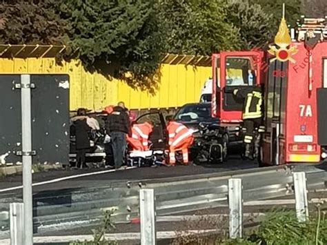 Incidente Stradale Due Le Vetture Coinvolte Una Fiat 500 Ed Una