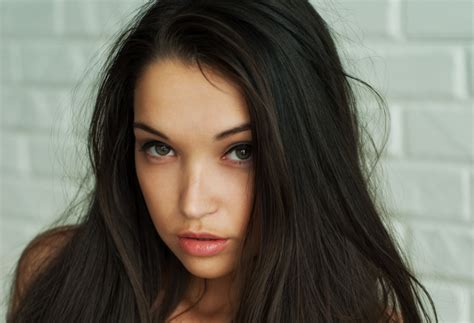 Fondos De Pantalla Cara Mujer Modelo Pelo Largo Morena Mirando