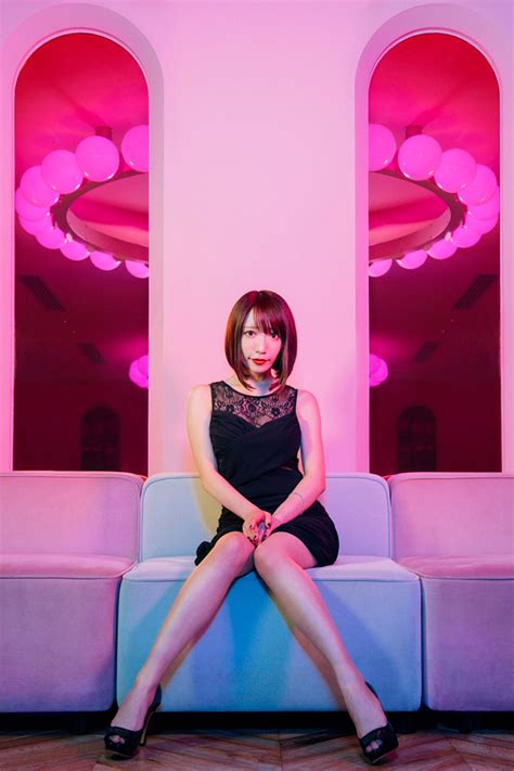 グラビアアイドル・清水あいり、男を惑わす「関西弁あいうえお」で歌手デビュー Barks
