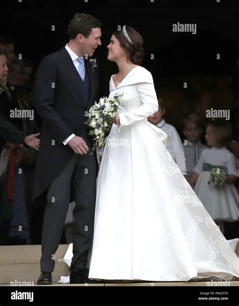 Prinzessin Eugenie Und Ihrem Neuen Ehemann Jack Brooksbank Küssen Da
