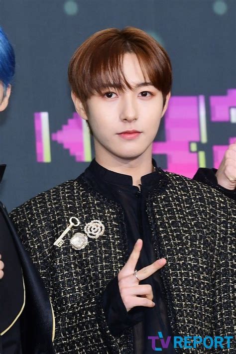 [t포토] 런쥔 귀공자 느낌 네이트 연예