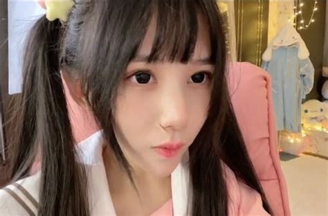 蔡萝莉首次公开露脸，解释戴三年口罩的原因，一个部位让她自卑 腾讯新闻