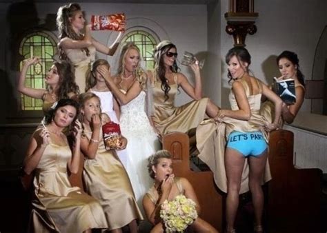 Bridesmaids Flashing Their Butt When Taking A Wedding Photo Funnymadworld