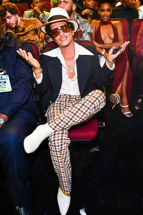 Introducir 38 Imagen Bruno Mars Outfit Abzlocal Mx