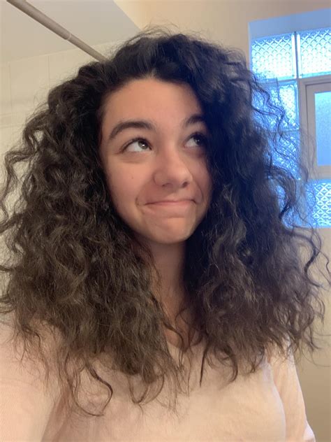 21 No Makeup And Crazy Hair But Still Feel Kinda Cute R Selfie