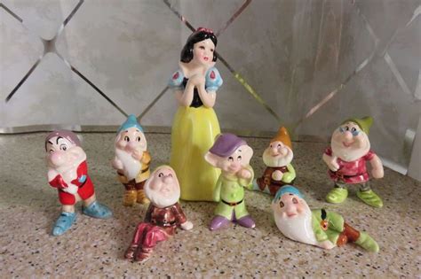 Vintage Walt Disney Snow White And The Seven Dwarfs Porcelain Figurines