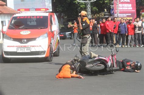 Simulasi Penanganan Korban Kecelakaan Di Malang Antara Foto