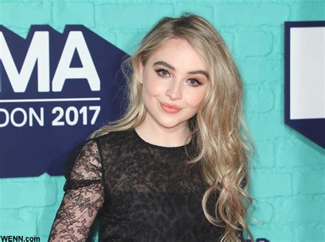 サブリナ・カーペンター、超クールなアーティストとコラボ中！？ 3枚目のアルバムに登場するのは誰・・？ Teenmix