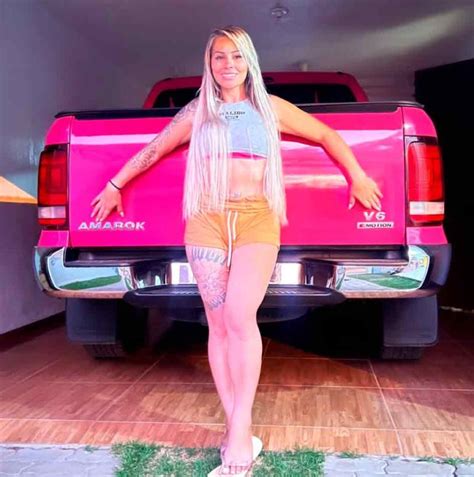 Sheila Bellaver Veja Mais De 30 Fotos Da Mulher Dos Caminhões Rosa