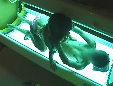 カリスマ日サロ店長natsukiとギャルサーメンバーが手コキ日焼けサロン始めました！！ アダルト動画 ソクミル