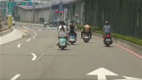 機車這樣騎的？屁孩未戴帽又闖紅燈 網友：8 9的日常 社會 三立新聞網 Setn Com
