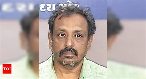 Crime Branch Arrests Fraudster Vadodara News Times Of India