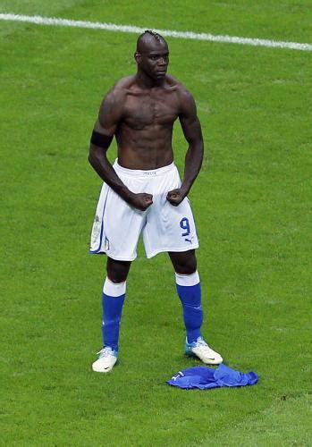 問題児が大仕事 バロテッリ「人生で最高の夜の一つになった」― スポニチ Sponichi Annex サッカー