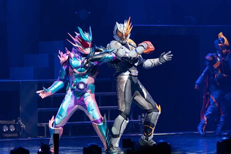 左から仮面ライダーリバイス・真、ベイド。 「リバイス ファイナル」開幕！前田拳太郎が「幸せな1年間だった」とファンに感謝 [画像ギャラリー