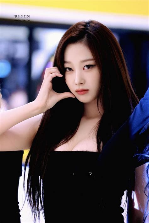 South Korean Girls Korean Girl Groups Krystal Jung Attractive Girls