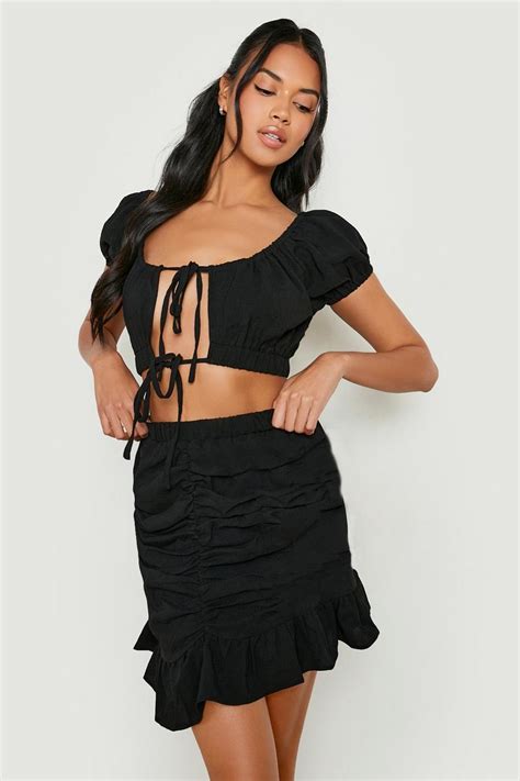 Off Shoulder Crop Top Met Textuur En Geplooid Mini Rokje Boohoo