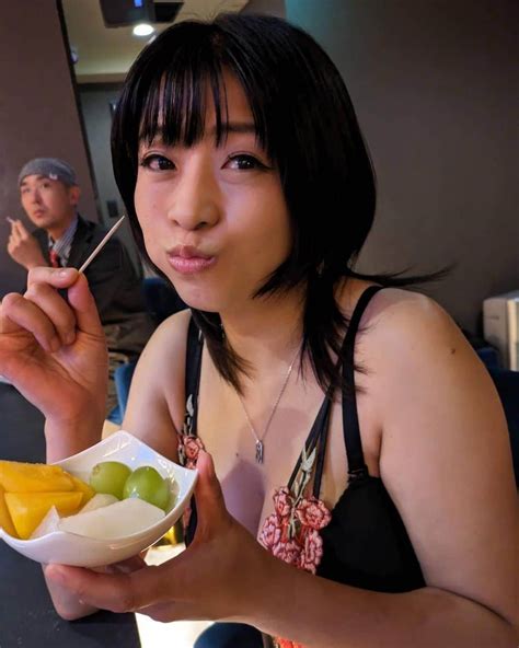 範田紗々さんのインスタグラム写真 範田紗々instagram 「フルーツ好き🍎🍇🍑🍌🥝🍓 一日店長 宮城県仙台市国分町 ラウンジ