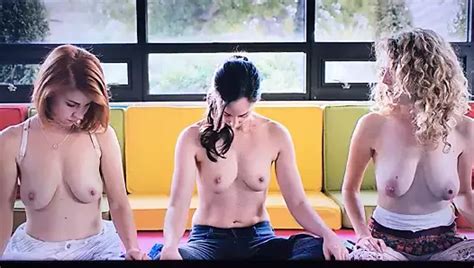 gymnastik in sportbekleidung und nackt titten lutschen nackt gehen