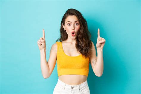 Summer Lifestyle Concept Surprised Young Woman Gasping Excited