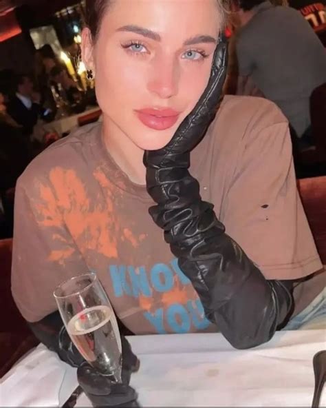 Пин от пользователя Пинер на доске Fabulous Gloves Горячие наряды Наряды