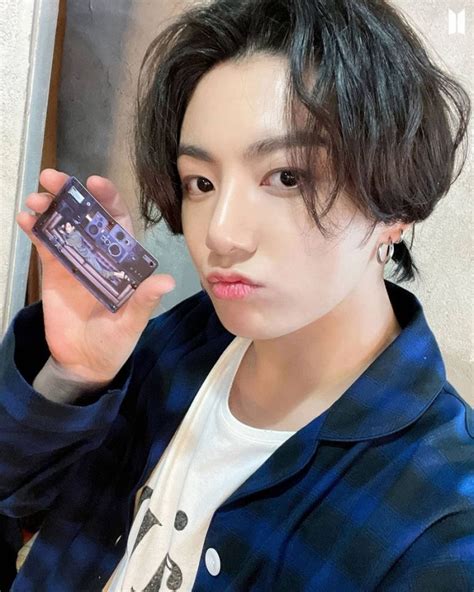Bts Jungkook Skin Care 2021 Golden Maknae Has A Shocking Way In