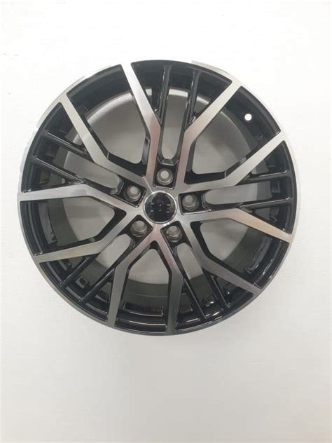 18″ Vw Santiago Style In Gloss Black With Machined Face Ms Alloys