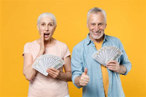 老後の年金、月20万円をもらうために今、年収はどれくらい必要？｜mymo [マイモ]