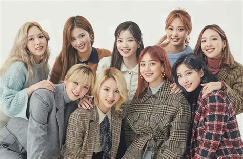 ⁹ On Twitter Photo Photoshoot Photo Grouping