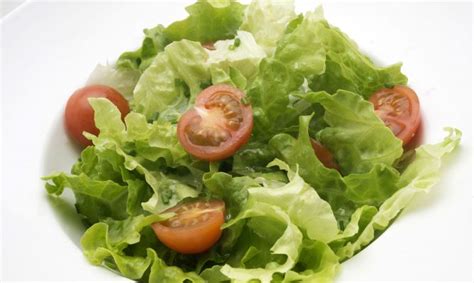 Receta De Ensalada De Lechuga Cherrys Y Cebollino Karlos Arguiñano