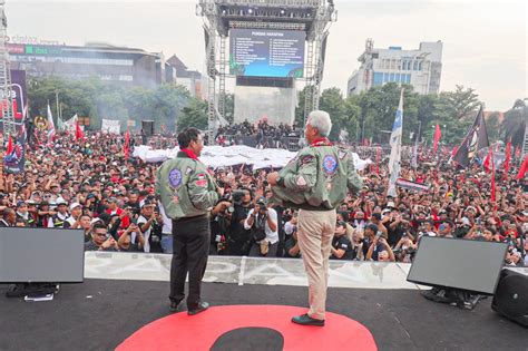 Foto Lautan Manusia Penuhi Kampanye Terakhir Ganjar Mahfud Di Semarang