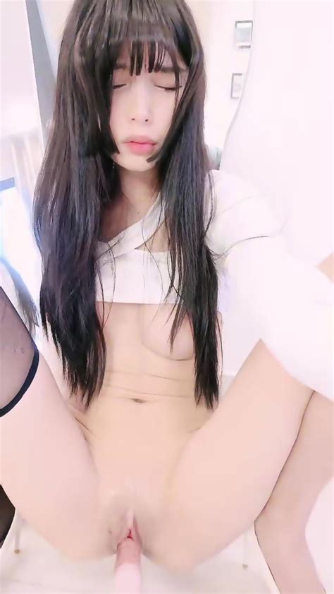 新来的极品美女，黑丝高跟诱惑，无毛白虎逼精彩大秀直播，极品好身材揉奶玩逼，炮击高速蹂躏骚穴 Eporner
