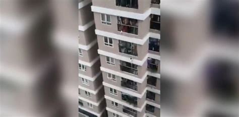 Repartidor Salvó La Vida De Una Niña De 3 Años Que Cayó Del Piso 12 De