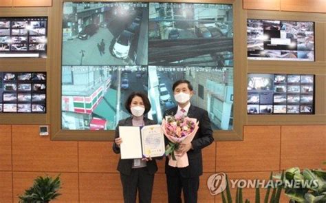 차량털이범 검거 도운 Cctv 요원 경찰 표창 네이트 뉴스