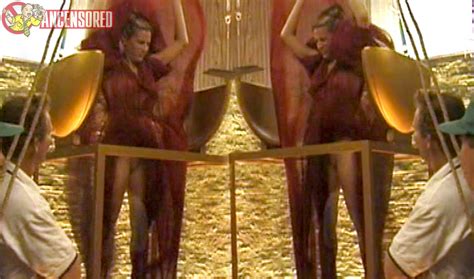 Naked Jennifer Lopez In The Cell