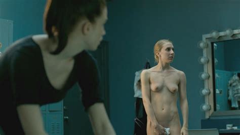 Голая Меган Дикинсон в Flesh And Bone
