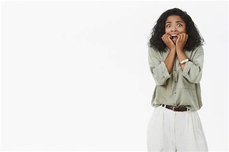 Free Photo Dark Skinned Woman Screaming From Fright Holding Fingers