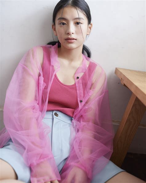 出口夏希の20歳を切り取った初写真集が発売に！ヘルシーな美脚も披露 蜜柑通信