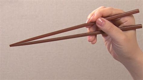 【簡単】誰でもキレイにお箸を持てる、たった2つのポイント この差って何ですか？｜tbsテレビ