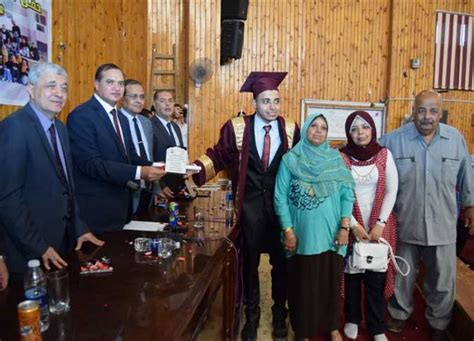 جامعة سوهاج تحتفل بتخريج الدفعة السابعة من طلاب كلية الطب البيطري
