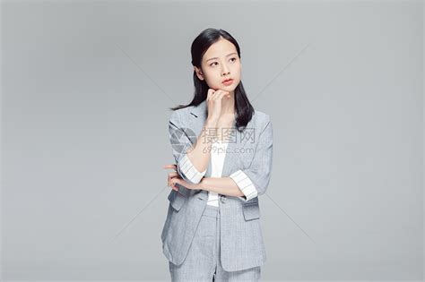 商务女性白领思考高清图片下载 正版图片501650453 摄图网
