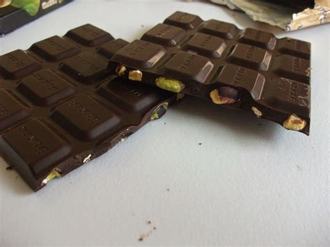 Ülker Golden 70 Cacao With Pistachios Turkish Dark Chocolate Bar Review